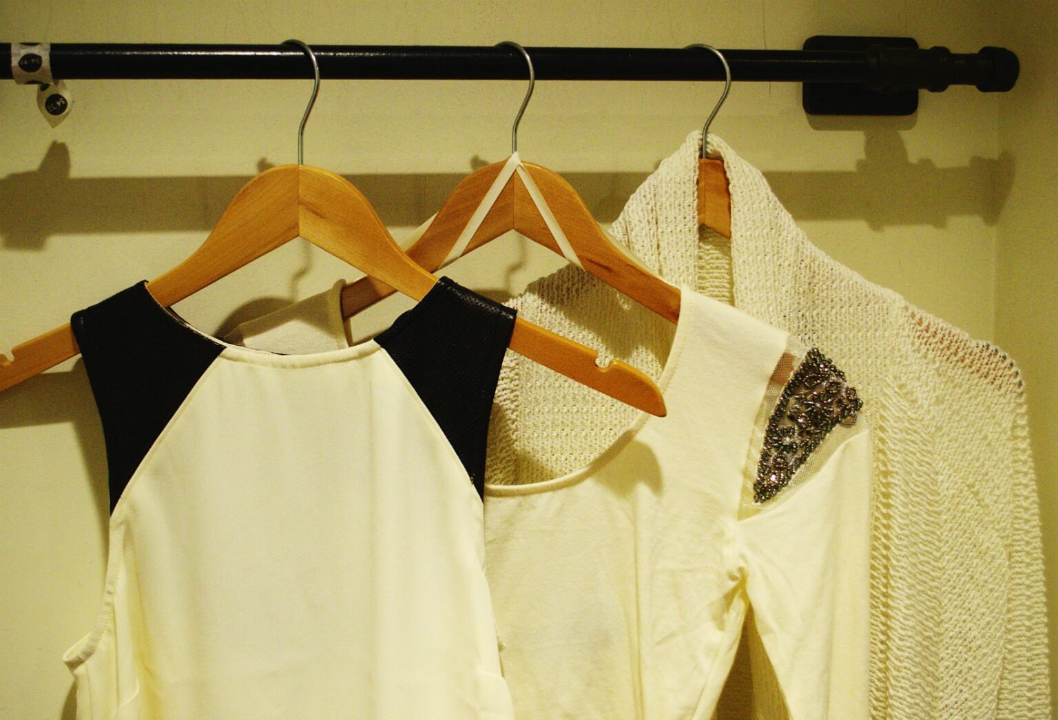Rule-Breaking Ways to Wear White in Winter | VALLEY Magazine